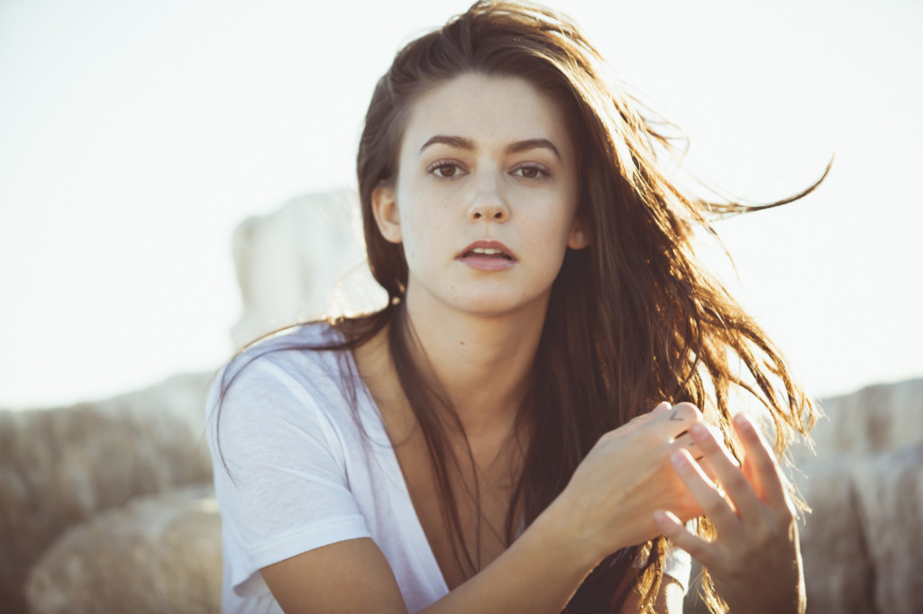 Meg Myers performs “Motel” on Conan - Listen Here Reviews