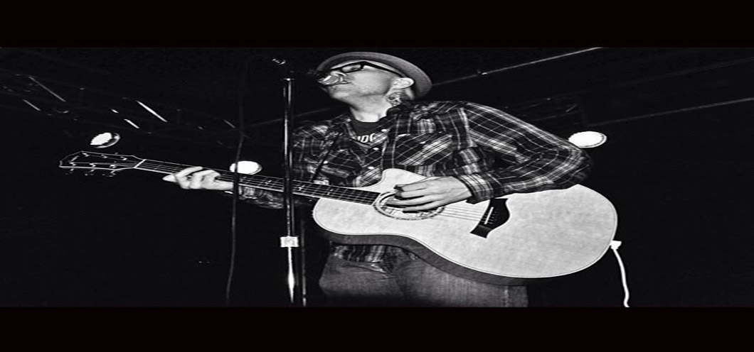 Kris Roe of The Ataris selling guitar - Listen Here Reviews