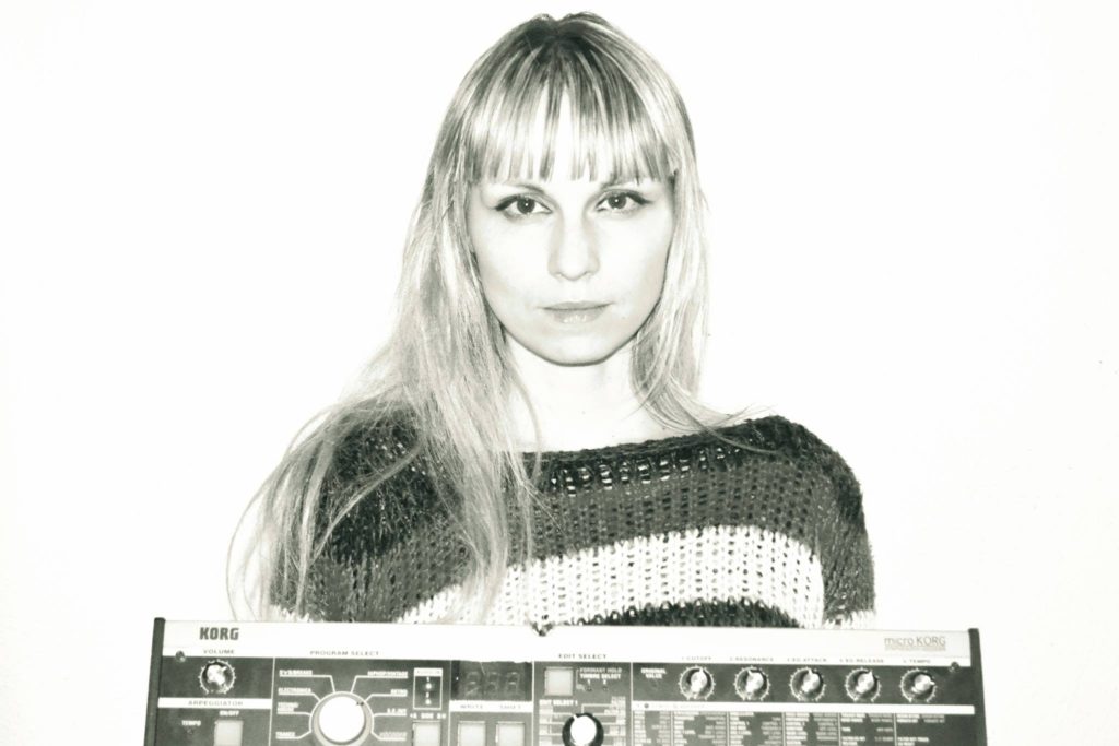 Hilary Woods releases new track “Bathing” - Listen Here Reviews