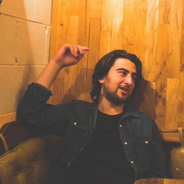 Noah Kahan releases live performance of “Young Blood” - Listen Here Reviews